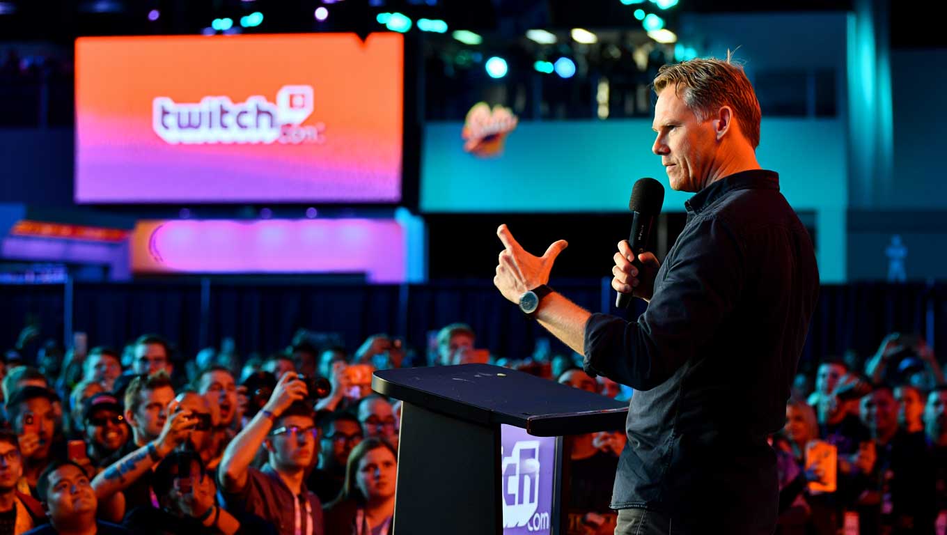 Dan Clancy goes viral on FaceTime with mystery woman at TwitchCon amid ...