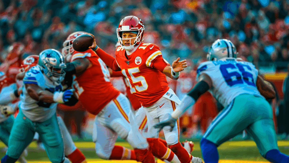 Chiefs Football Game Against Cowboys Turns Ugly for Mahomes When ...