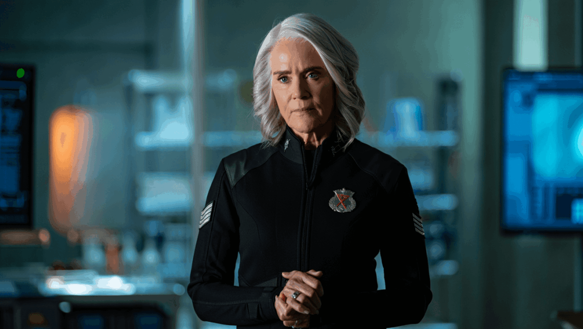 Cast of Stranger Things season 5 reunites with Linda Hamilton as Vecna ...