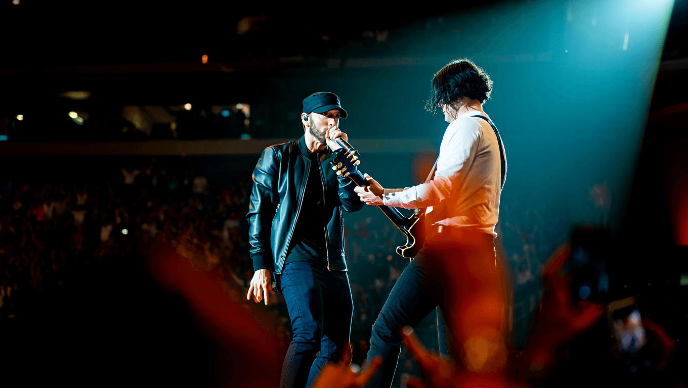 Eminem Detroit Lions Thanksgiving halftime show surprise on stage with ...