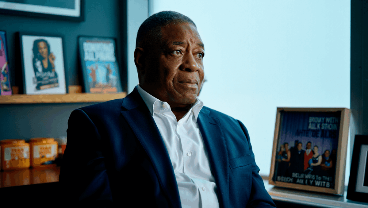 Marvelous Mrs. Maisel Actor Wenne Alton Davis Struck by Cadillac in ...