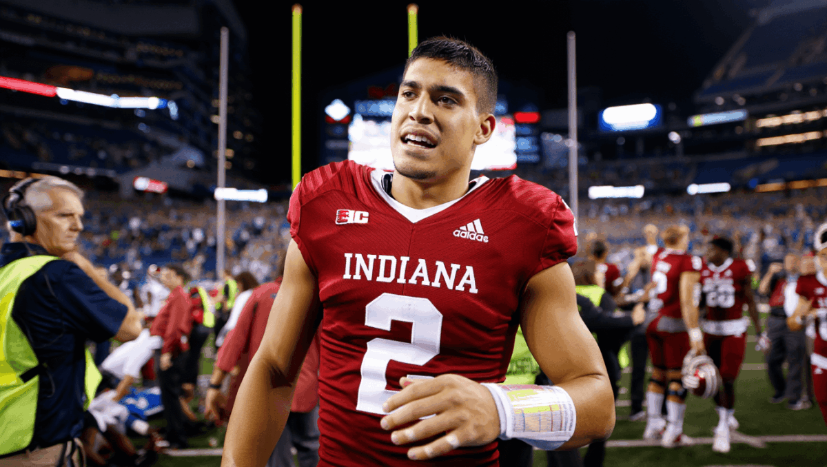 Mendoza survives vicious chest hit, returns to lead No. 2 Indiana ...