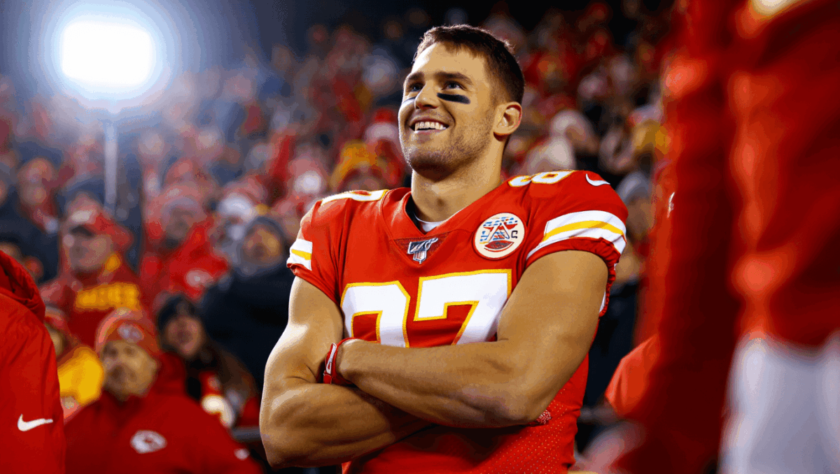 Walter Payton Man of the Year narrowed to 32 finalists and Travis Kelce's charity voting ...