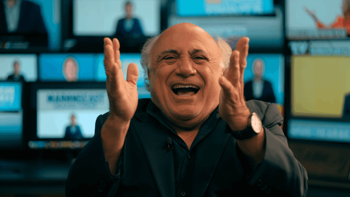 Manningcast brought Danny DeVito last night, his reaction to Giants ...