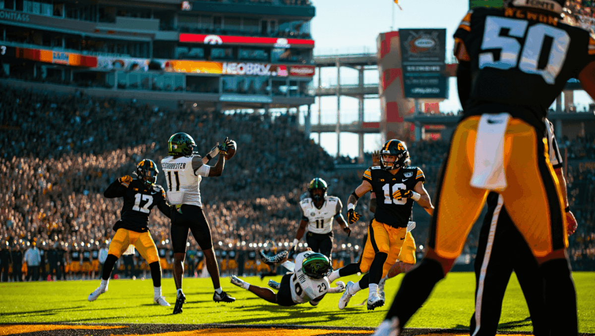 What college football games are on today: Five bowl matchups kick off ...