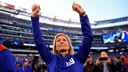 Jaxson Dart's Mom Steals Every Camera at Giants Games, Wait Until You ...