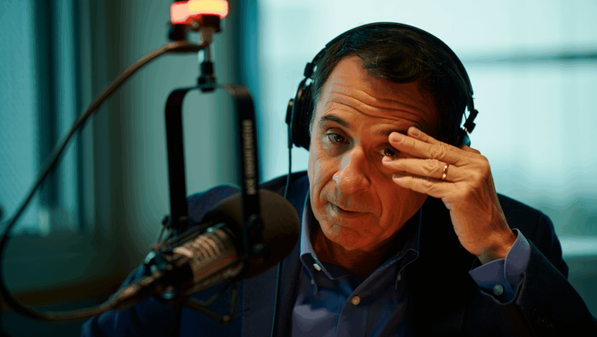 Tim Saunders suspended 2 games after hot mic catches his comment during ...