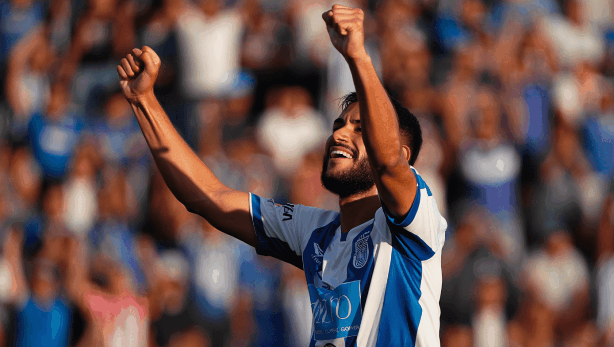 Unión wins 1-0 over Alianza Lima with bizarre own goal in first minute