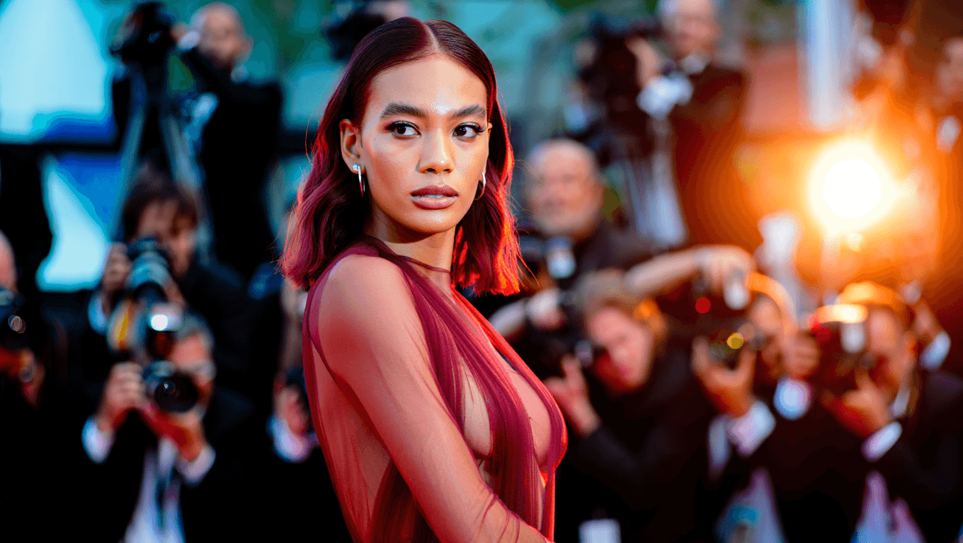 Chappell Roan arrives at Grammys with 8 nominations, makes bold red ...